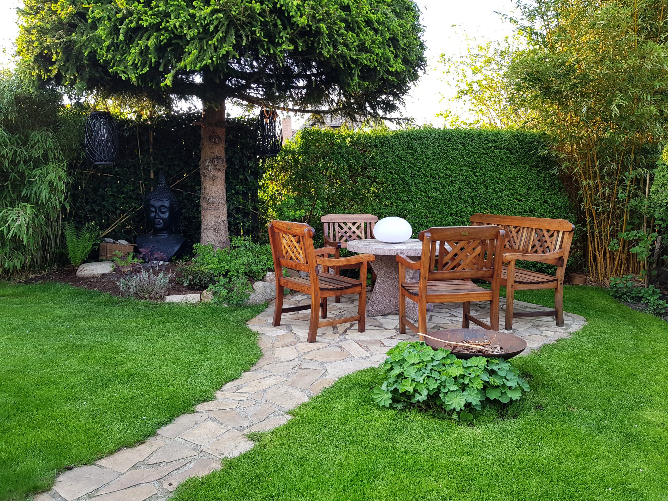 Gemütliche Sitzecke im Garten einrichten - Gartenfans.info